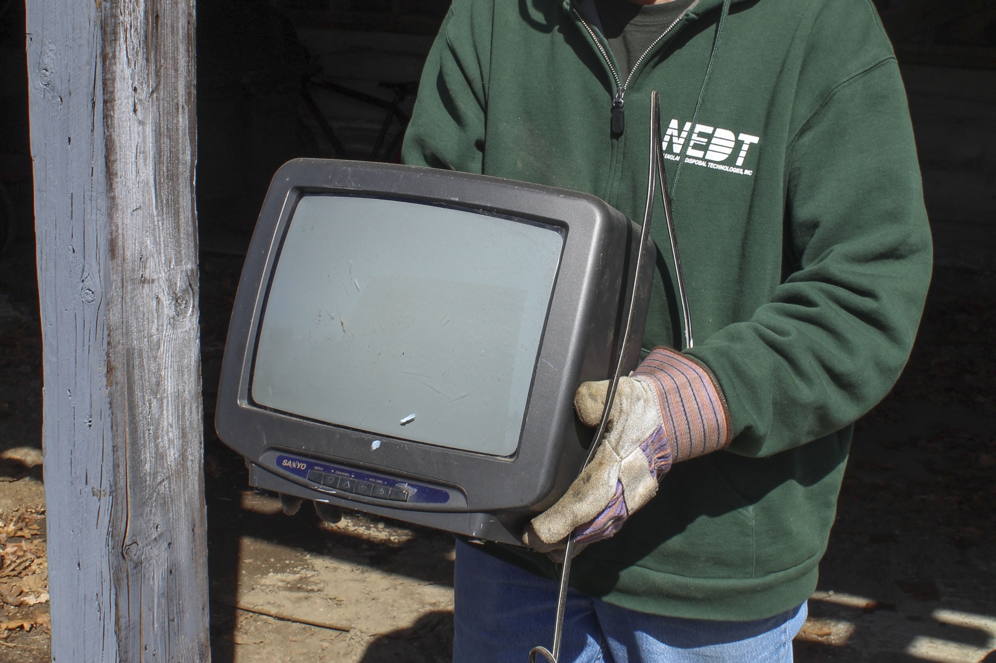 Your Options for Tube TV Disposal in Massachusetts - NEDT